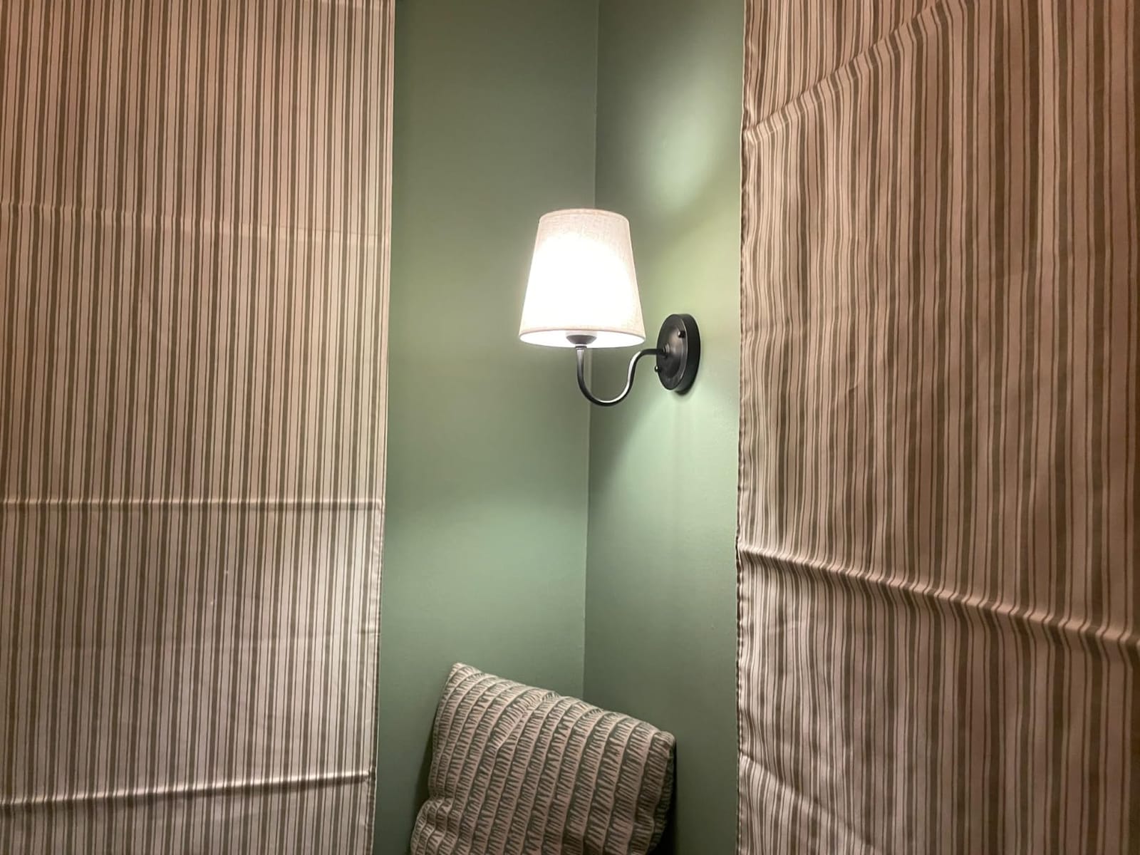 How to Charge Rechargeable Light Bulbs: A Quick Guide