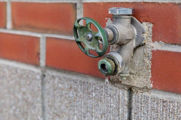 How to Fix a Leaky Outdoor Faucet: A Comprehensive Guide